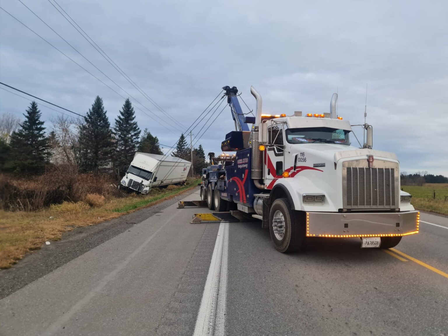Heavy Truck Recovery on River Road | Ottawa Metro Towing & Recovery ...